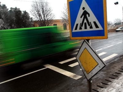A accidentat o minora ce traversa in fuga strada pe marcaj pietonal