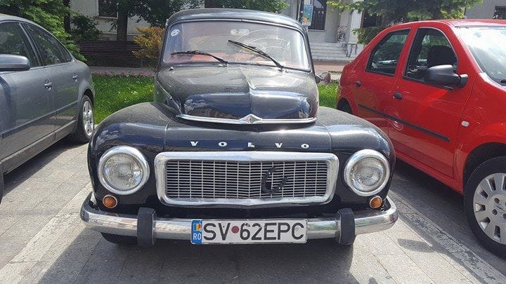 Automobile de epocă de închiriat pentru nunți retro, expuse de un ...