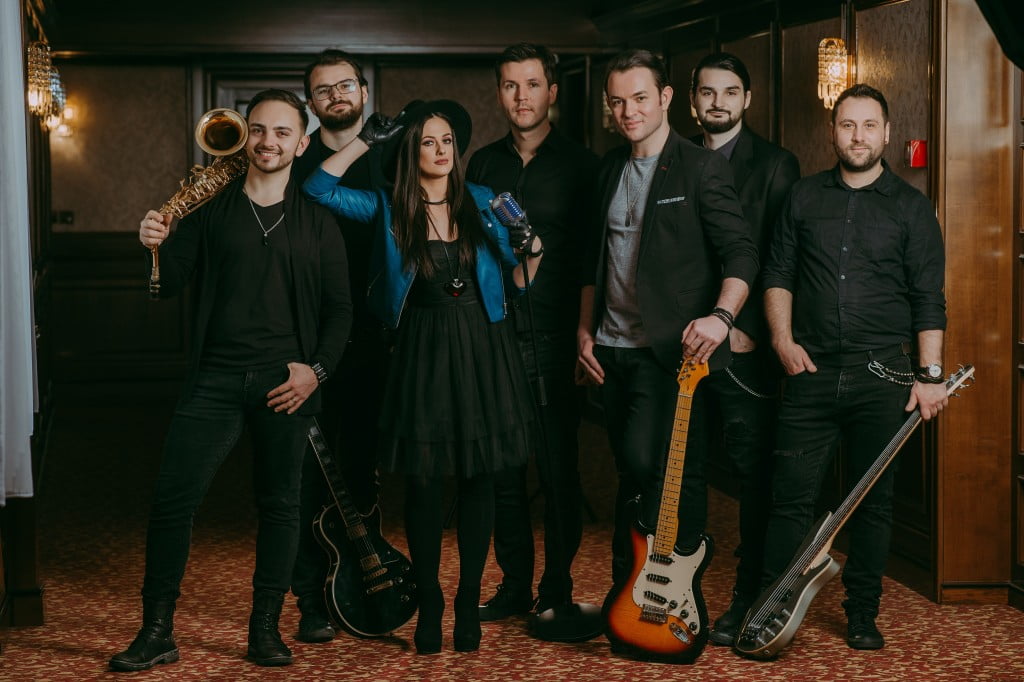 Trupa 9 trece de la titulatura de cover band la cea de trupă cu piese ...