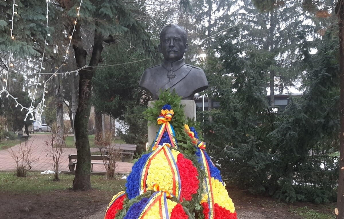 Bustul generalului Iacob Zadik a fost dezvelit pe Aleea Unioniștilor ...