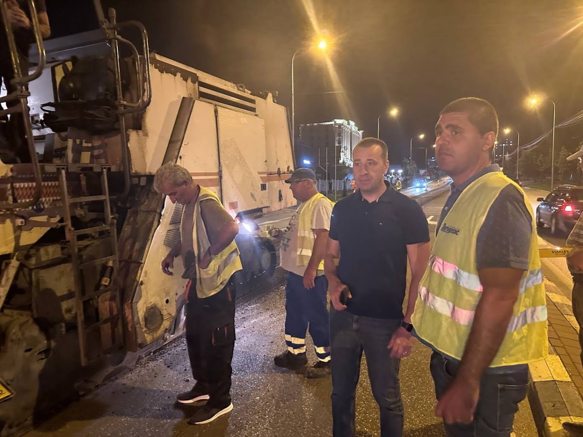 Lucrările de asfaltare la axul principal au început și la intrarea în ...