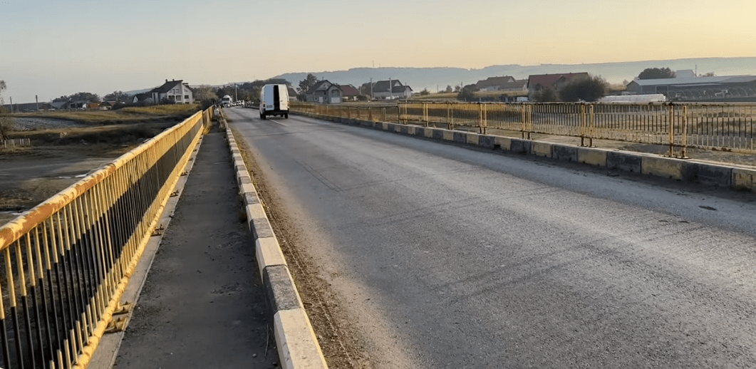 Podul de la Milișăuți pune în pericol siguranța rutieră și va trebui ...