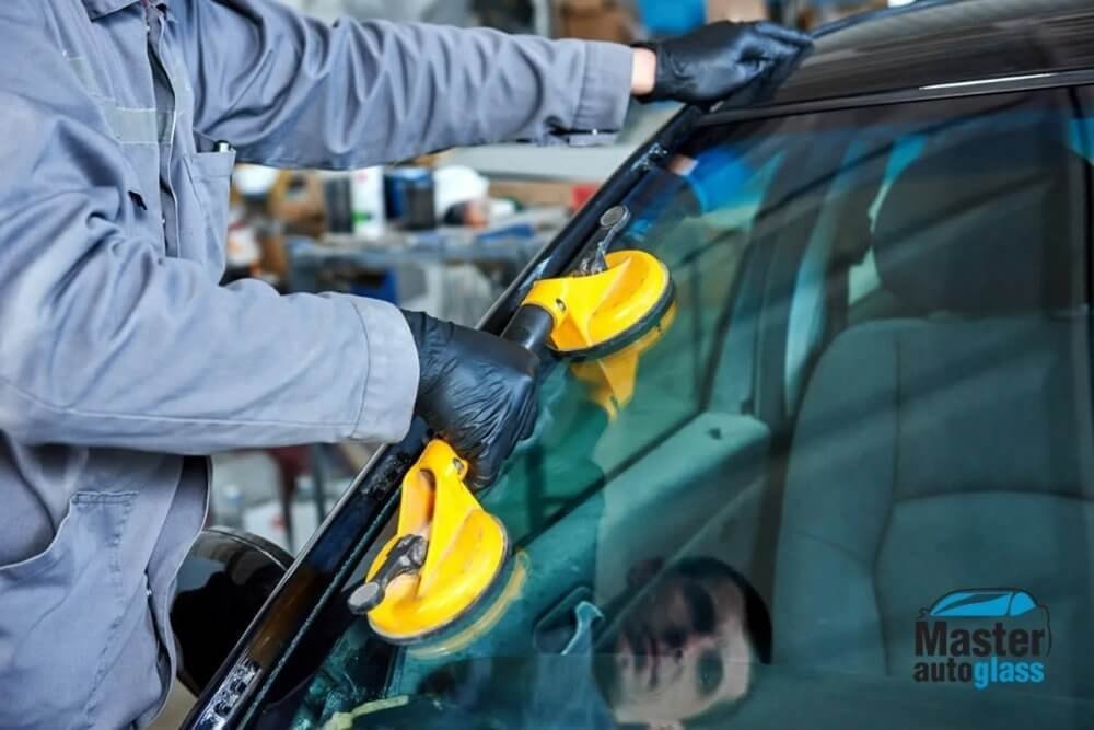 Master Auto Glass - locul in care parbrizul tau este schimbat in bune ...
