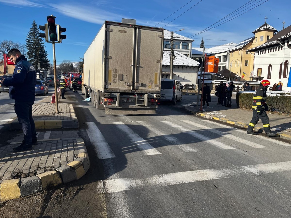 Femeie accidentată mortal de un autocamion pe o trecere de pietoni în Gura Humorului