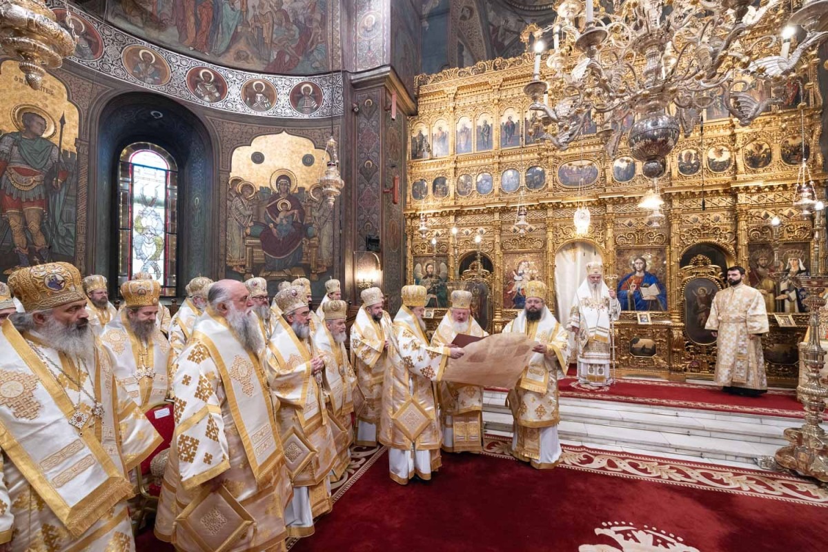 Unul dintre cei 16 sfinți români proclamați la Catedrala Patriarhală ...